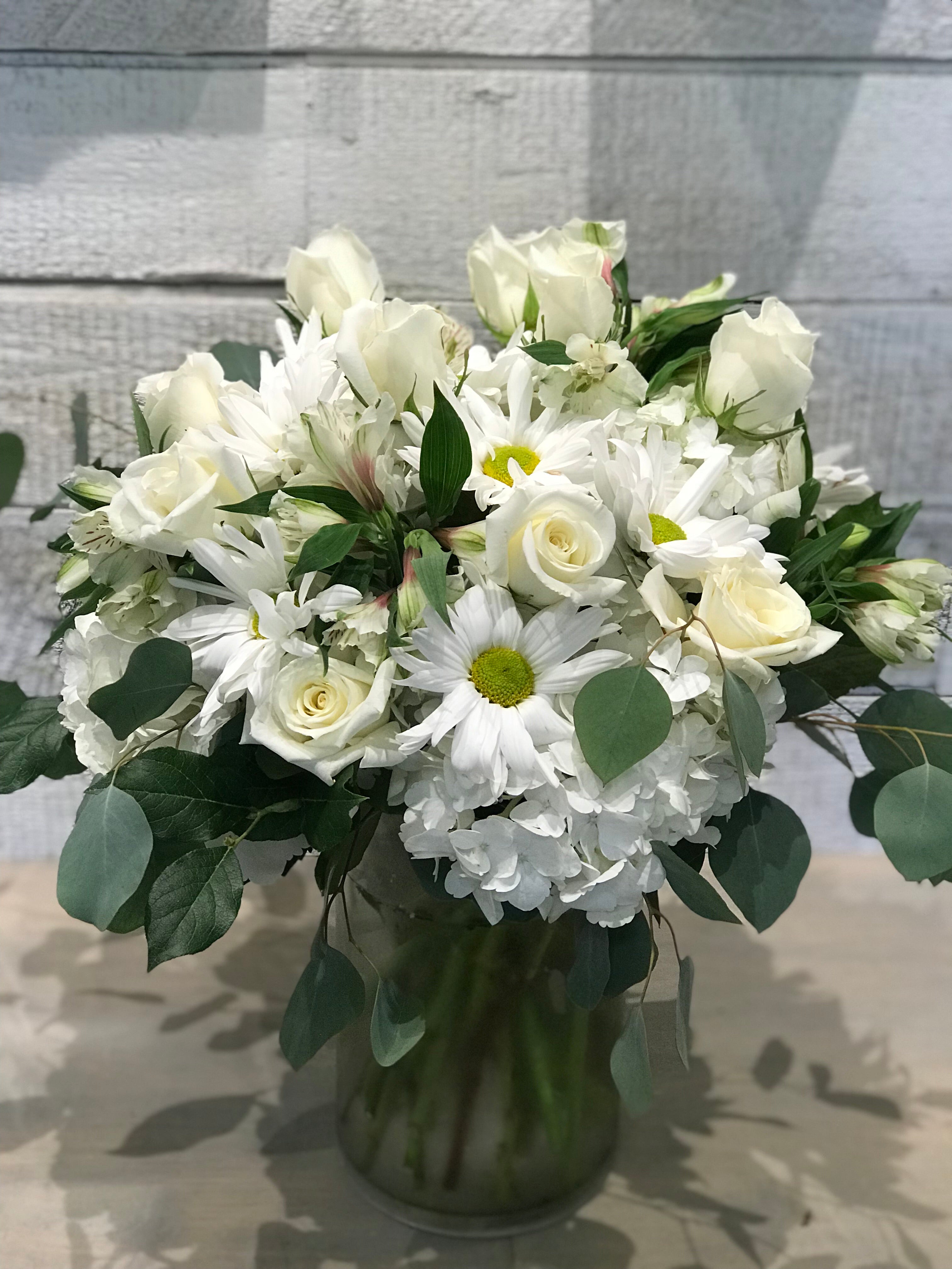 Classic White Posy – buds 'n bloom design studio
